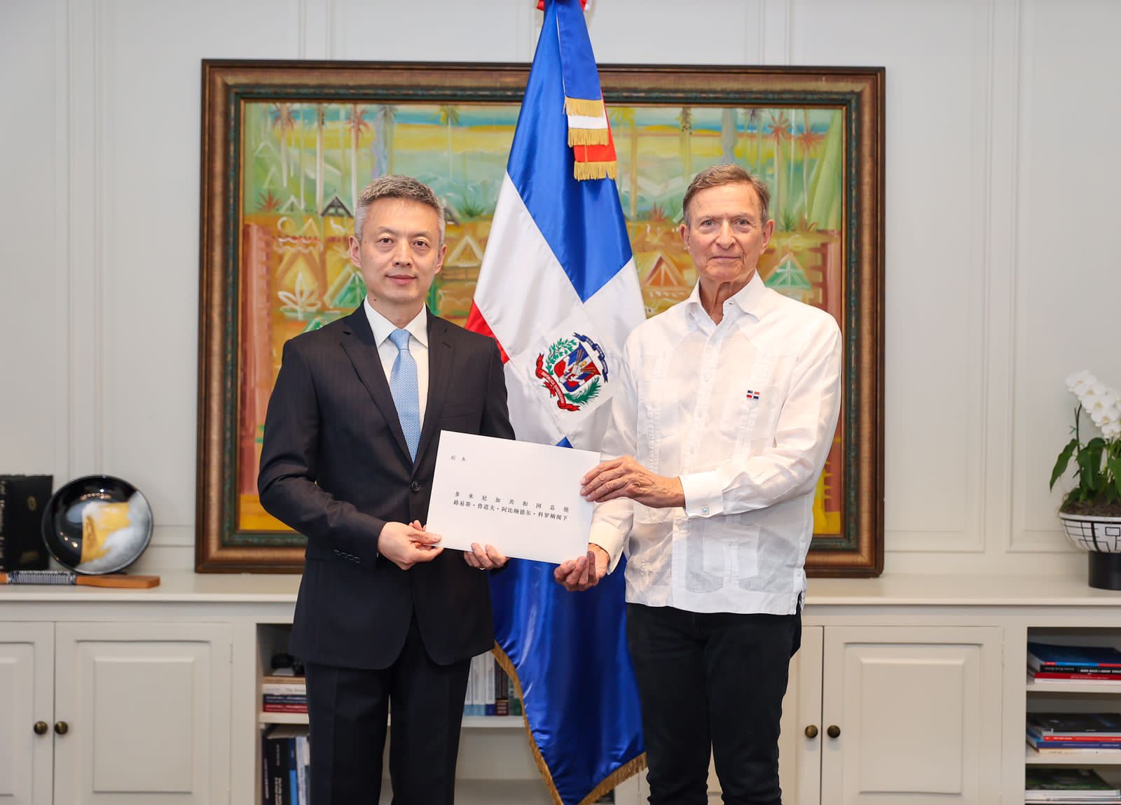 Canciller Roberto Álvarez recibe las Copias de Estilo de las Cartas ...