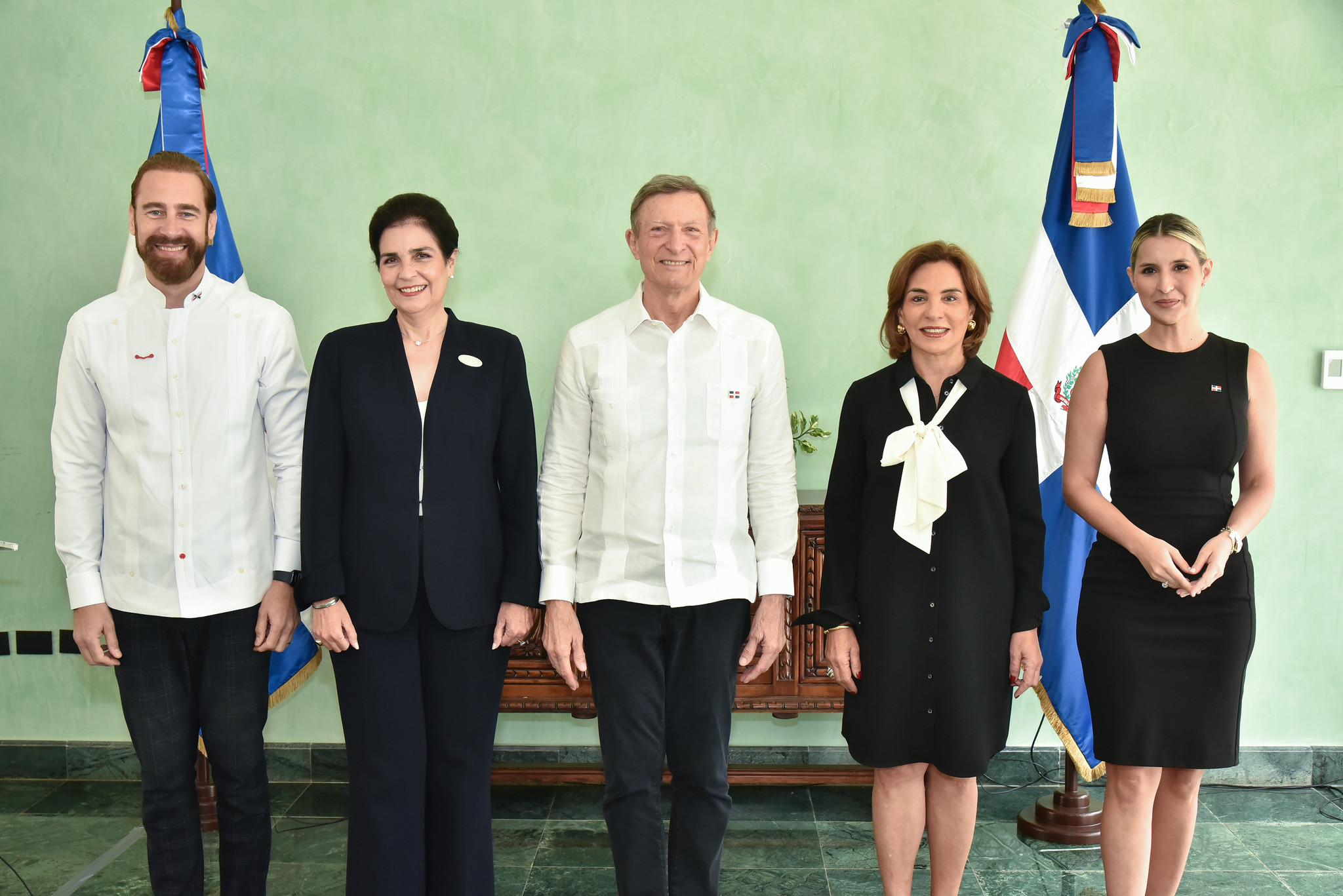 Canciller Roberto Álvarez juramenta nuevo presidente y miembro de la ...