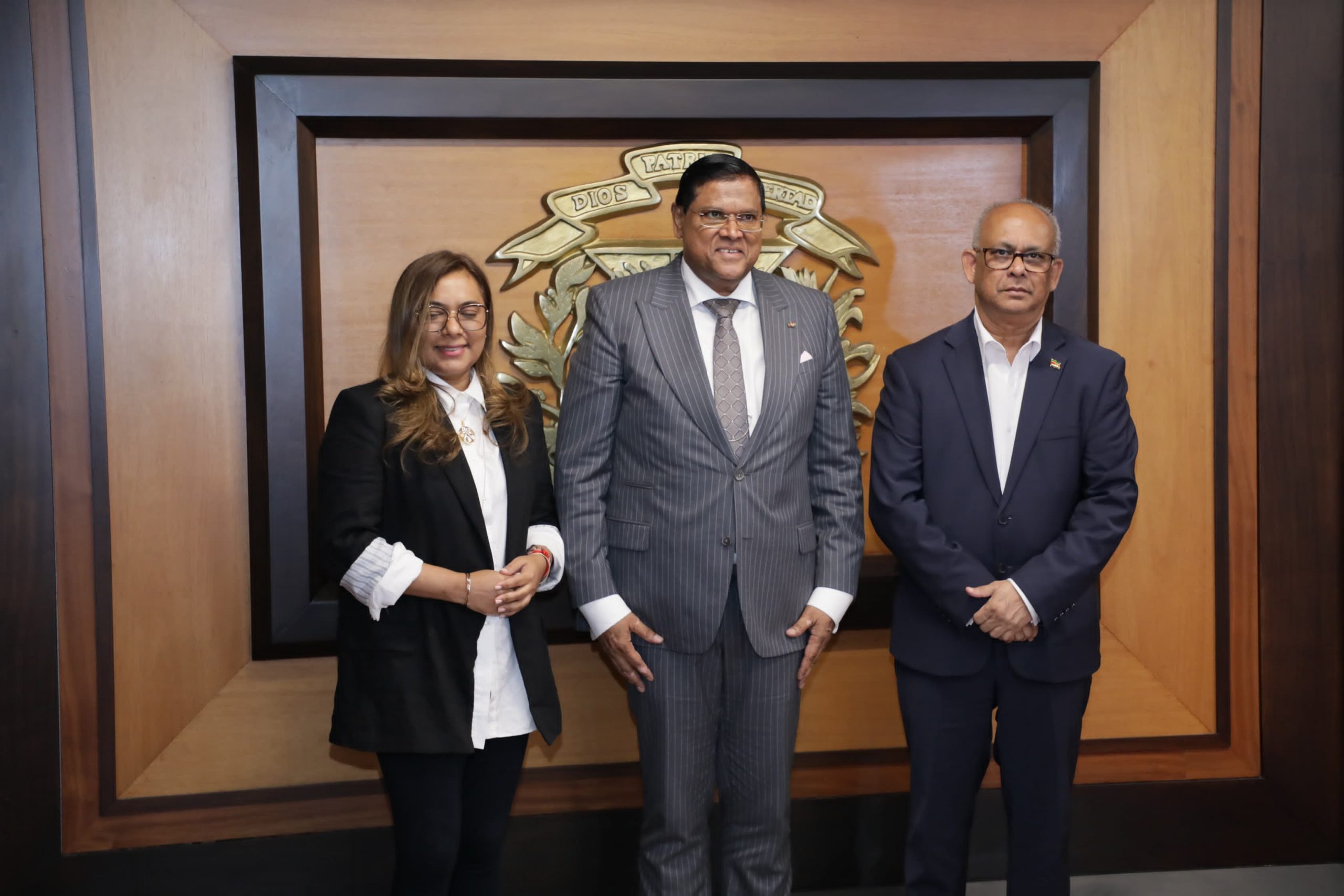 Arriba al país presidente de Suriname Chandrikapersad Santokhi para ...