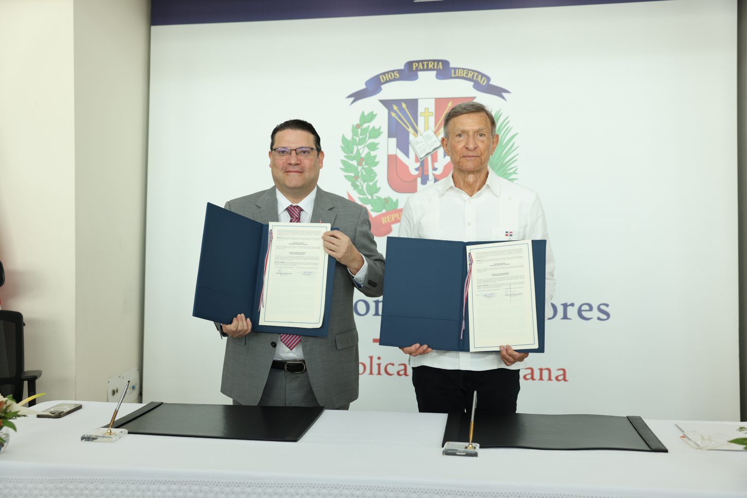 MIREX Y DGA firman acuerdo para potenciar las exportaciones y ...