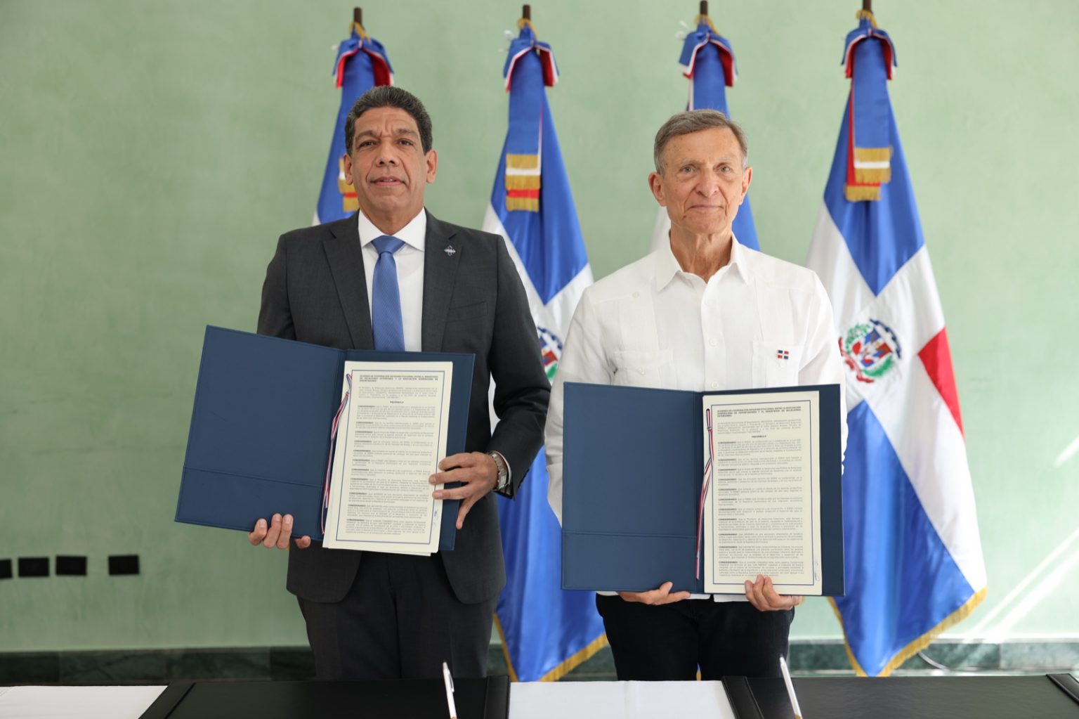 MIREX y ADOEXPO firman acuerdo para promover las exportaciones y ...