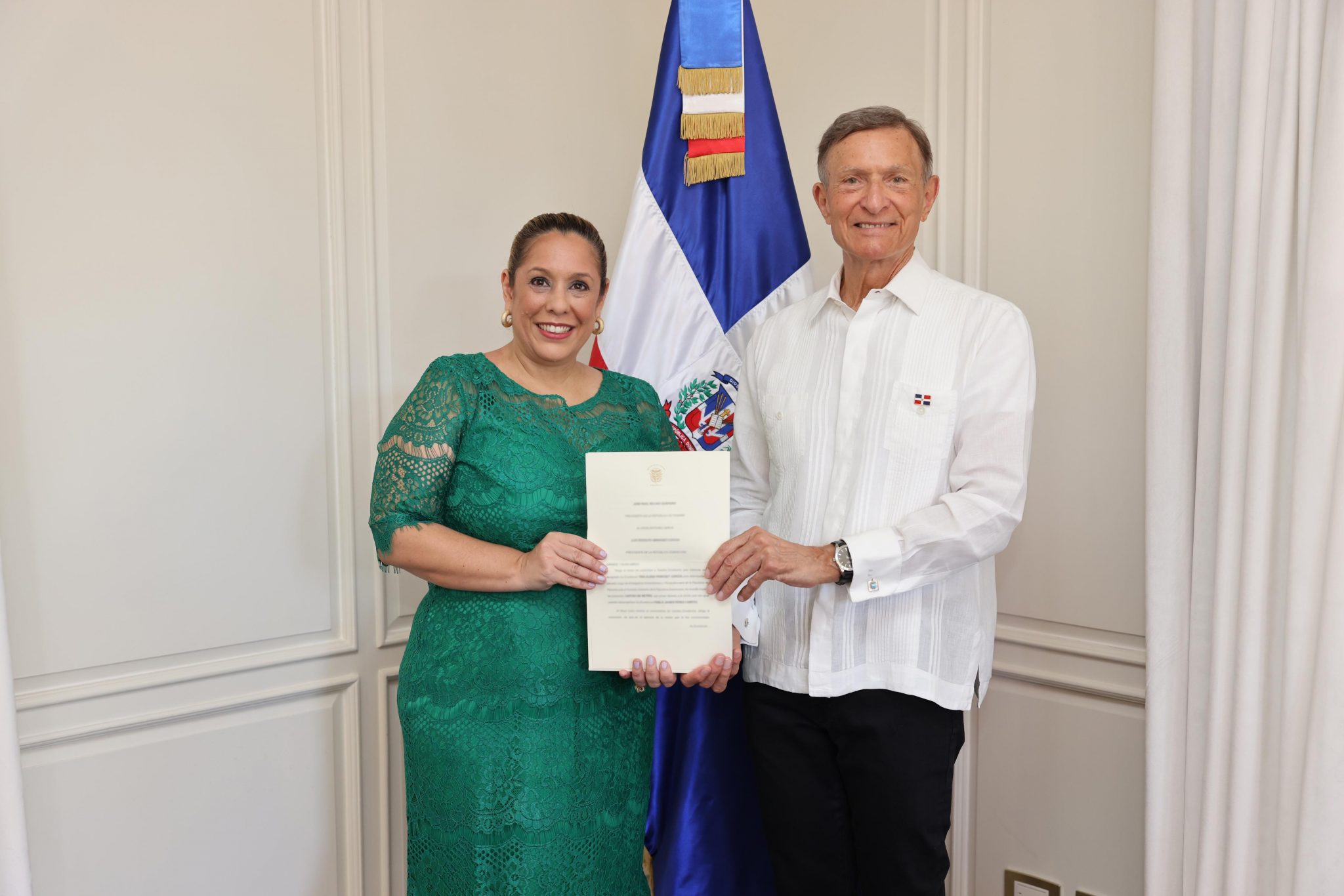 Canciller Roberto Álvarez recibe las Copias de Estilo de las Cartas ...